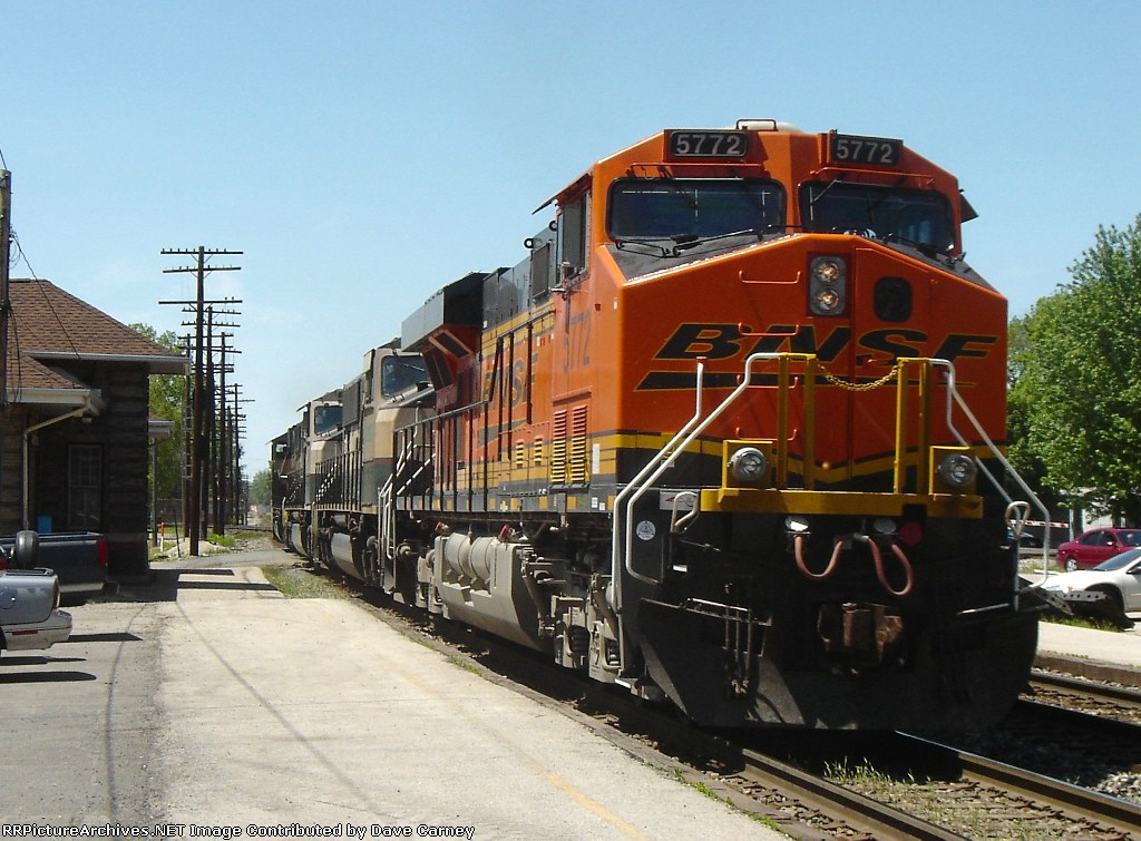 BNSF 5772
